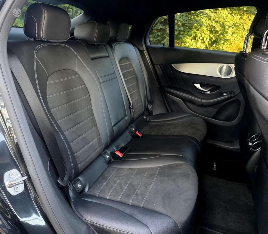 Black Mercedes-Benz GLC 220 2019 in Utena, with an engine capacity of 1.95 L and mileage of 159 thousand km for 28700 €, photo 12 on AUTOMOTO.COM.LV