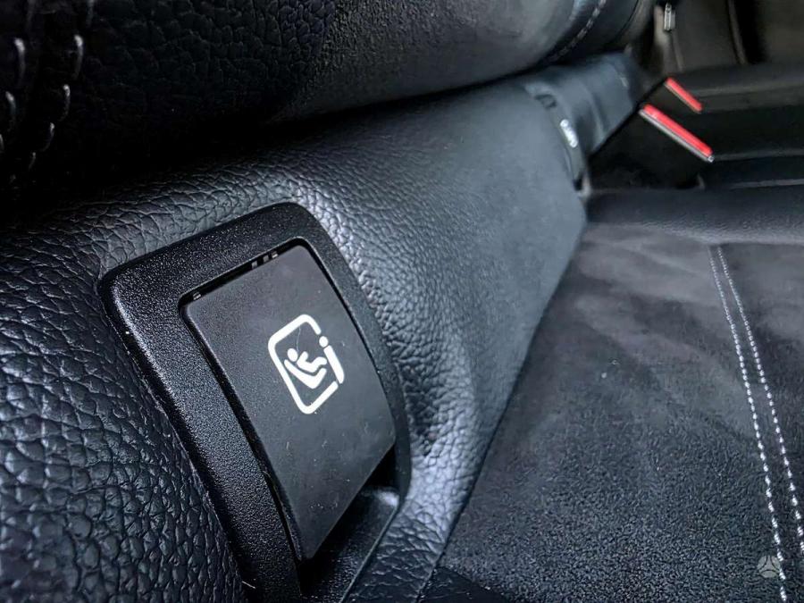 Black Mercedes-Benz GLC 220 2019 in Utena, with an engine capacity of 1.95 L and mileage of 159 thousand km for 28700 €, photo 14 on AUTOMOTO.COM.LV