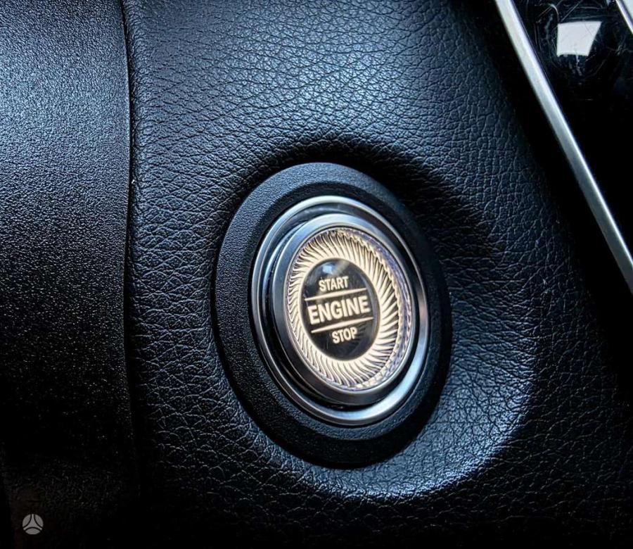 Black Mercedes-Benz GLC 220 2019 in Utena, with an engine capacity of 1.95 L and mileage of 159 thousand km for 28700 €, photo 19 on AUTOMOTO.COM.LV