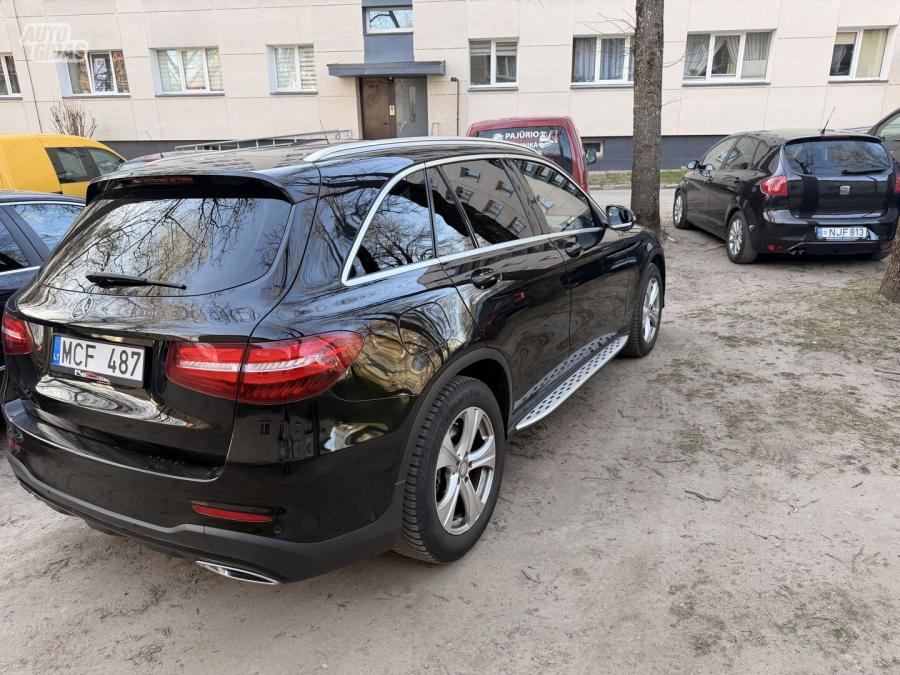 Melns Mercedes-Benz GLC 220 2015 Klaipėda, ar dzinēja tilpumu 2.10 L un nobraukumu 155 tūkst. km par 18500 €, foto 4 vietnē AUTOMOTO.COM.LV