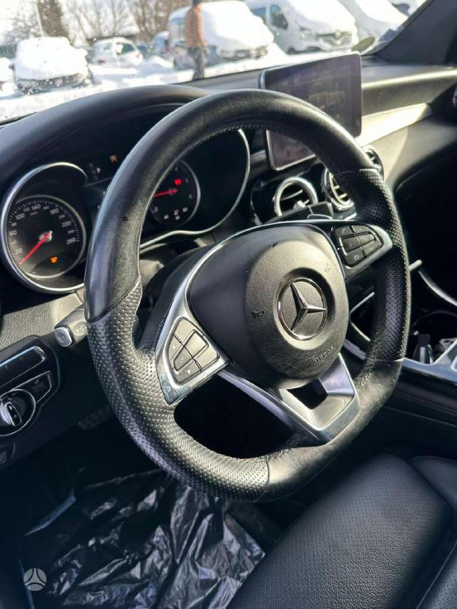 Melns Mercedes-Benz GLC 220 2016 Tauragė, ar dzinēja tilpumu 2.20 L un nobraukumu 300 tūkst. km par 16500 €, foto 13 vietnē AUTOMOTO.COM.LV