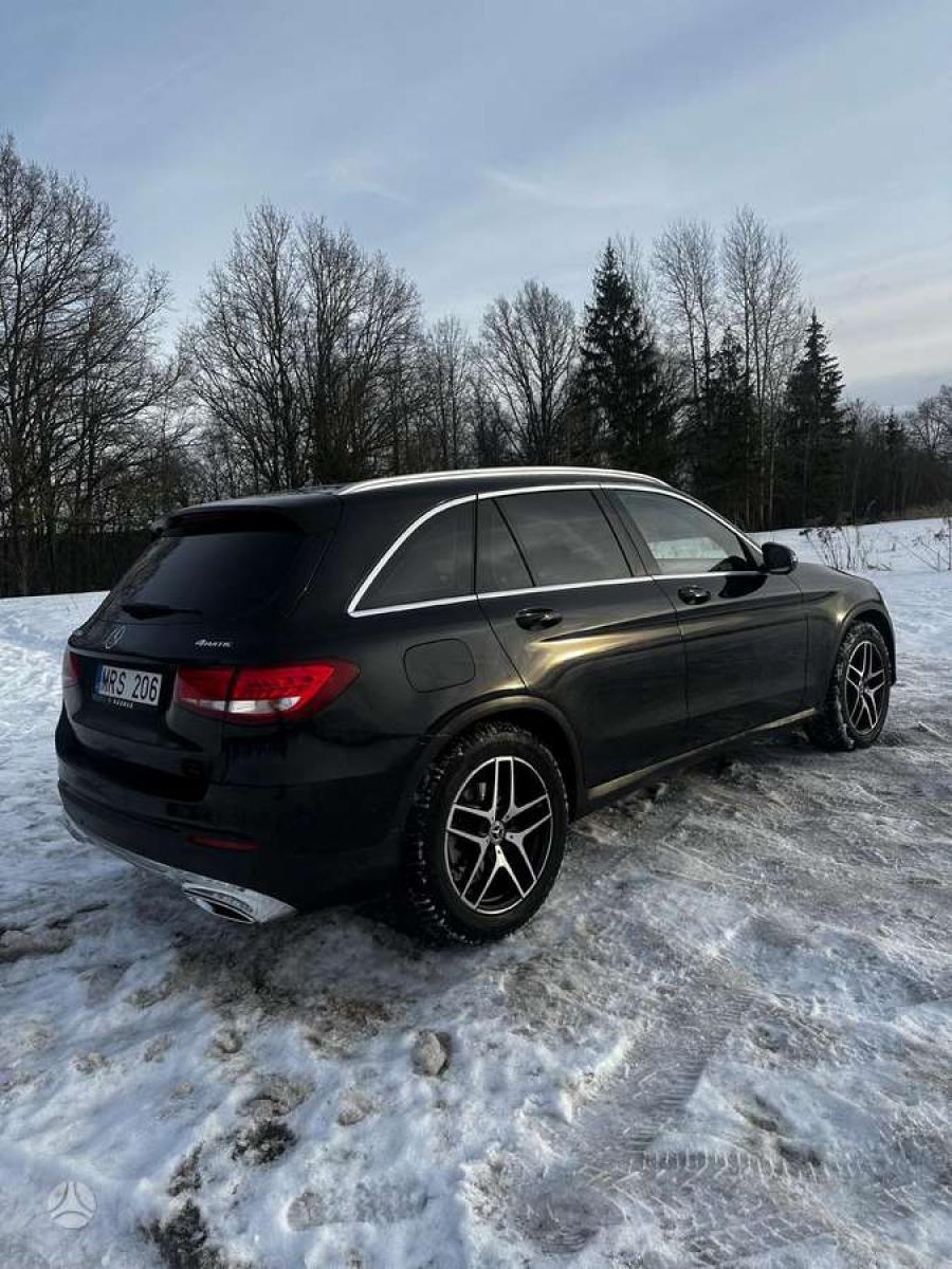 Melns Mercedes-Benz GLC 220 2016 Kauņa, ar dzinēja tilpumu 2.20 L un nobraukumu 329 tūkst. km par 15999 €, foto 3 vietnē AUTOMOTO.COM.LV