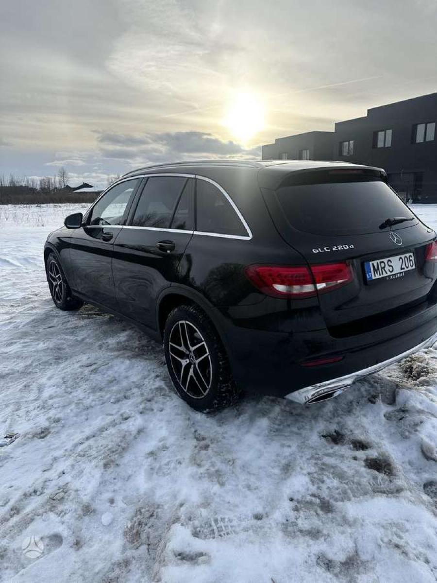 Melns Mercedes-Benz GLC 220 2016 Kauņa, ar dzinēja tilpumu 2.20 L un nobraukumu 329 tūkst. km par 15999 €, foto 4 vietnē AUTOMOTO.COM.LV