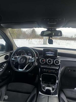 Black Mercedes-Benz GLC 220 2016 in Kaunas, with an engine capacity of 2.20 L and mileage of 329 thousand km for 15999 €, photo 9 on AUTOMOTO.COM.LV