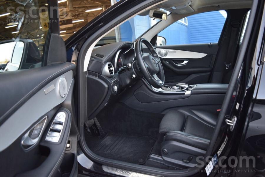 Black Mercedes-Benz GLC 220 2016 in Riga, with an engine capacity of 2.20 L and mileage of 148 thousand km for 23900 €, photo 4 on AUTOMOTO.COM.LV