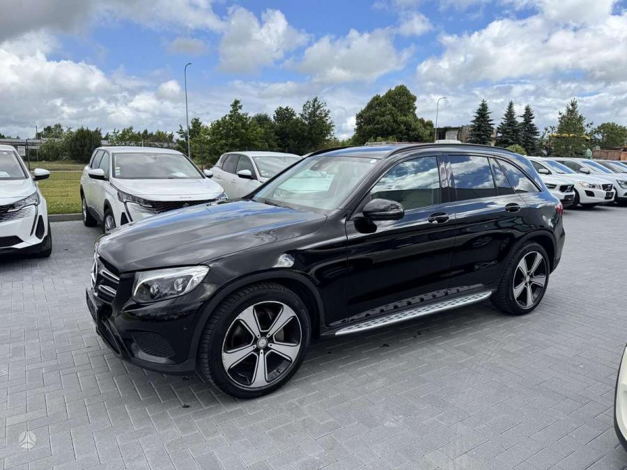 Black Mercedes-Benz GLC 220 2016 in Telschi, with an engine capacity of 2.14 L and mileage of 255 thousand km for 16500 €, photo 3 on AUTOMOTO.COM.LV