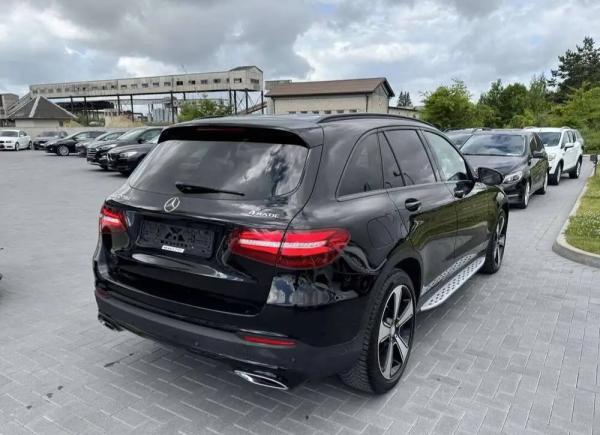 Black Mercedes-Benz GLC 220 2016 in Telschi, with an engine capacity of 2.10 L and mileage of 255 thousand km for 16490 €, photo 5 on AUTOMOTO.COM.LV