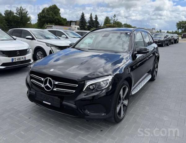 Black Mercedes-Benz GLC 220 2016 in Telschi, with an engine capacity of 2.10 L and mileage of 255 thousand km for 16490 €, photo 3 on AUTOMOTO.COM.LV