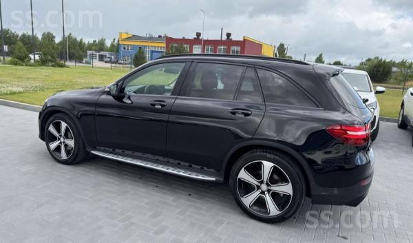 Black Mercedes-Benz GLC 220 2016 in Telschi, with an engine capacity of 2.10 L and mileage of 255 thousand km for 16490 €, photo 10 on AUTOMOTO.COM.LV