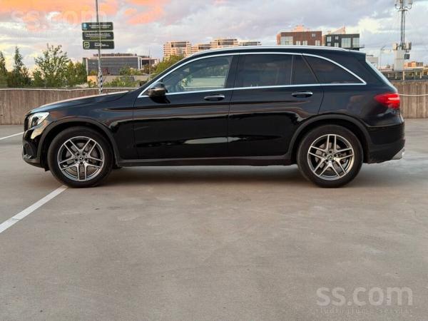 Мерседес ГЛЦ 220 2016 в Рига на AUTOMOTO.COM.LV Черный Мерседес ГЛЦ 220 2016 в Рига, объемом двигателя 2.20 л и пробегом 180 тыс. км за 20300 €, фото 4 на AUTOMOTO.COM.LV