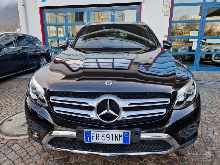 Black Mercedes-Benz GLC 220 2017 in Kaunas, with an engine capacity of 2.14 L and mileage of 160 thousand km for 21950 €, photo 3 on AUTOMOTO.COM.LV