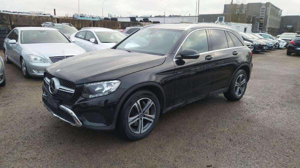 Melns Mercedes-Benz GLC 220 2017 Panevēža, ar dzinēja tilpumu 2.14 L un nobraukumu 173 tūkst. km par 19500 €, foto 1 vietnē AUTOMOTO.COM.LV