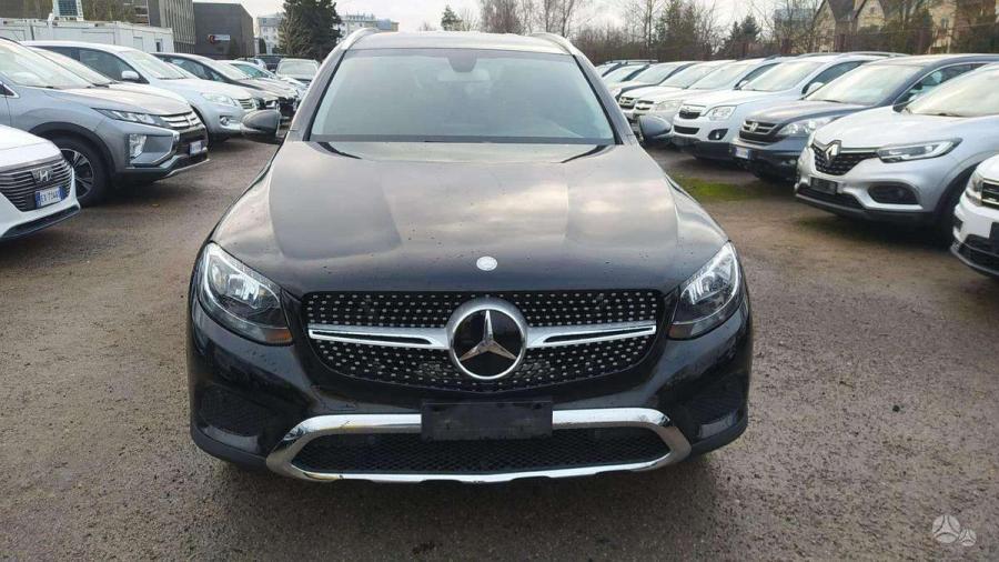 Black Mercedes-Benz GLC 220 2017 in Panevezys, with an engine capacity of 2.14 L and mileage of 173 thousand km for 19500 €, photo 4 on AUTOMOTO.COM.LV
