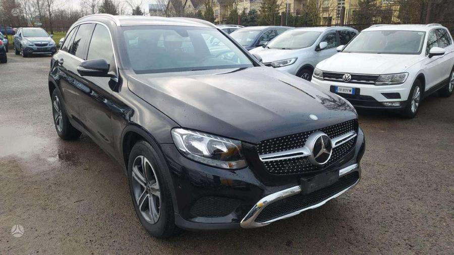 Black Mercedes-Benz GLC 220 2017 in Panevezys, with an engine capacity of 2.14 L and mileage of 173 thousand km for 19500 €, photo 6 on AUTOMOTO.COM.LV