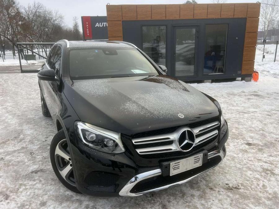 Black Mercedes-Benz GLC 220 2017 in Kaunas, with an engine capacity of 2.14 L and mileage of 161 thousand km for 21950 €, photo 2 on AUTOMOTO.COM.LV