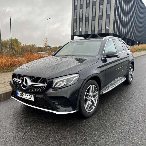 Black Mercedes-Benz GLC 220 2017 in Vilnius, with an engine capacity of 2.14 L and mileage of 144 thousand km for 21900 €, photo 1 on AUTOMOTO.COM.LV