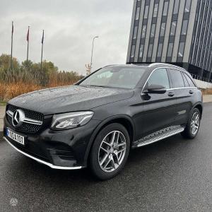 Black Mercedes-Benz GLC 220 2017 in Vilnius, with an engine capacity of 2.14 L and mileage of 144 thousand km for 21900 €, photo 2 on AUTOMOTO.COM.LV