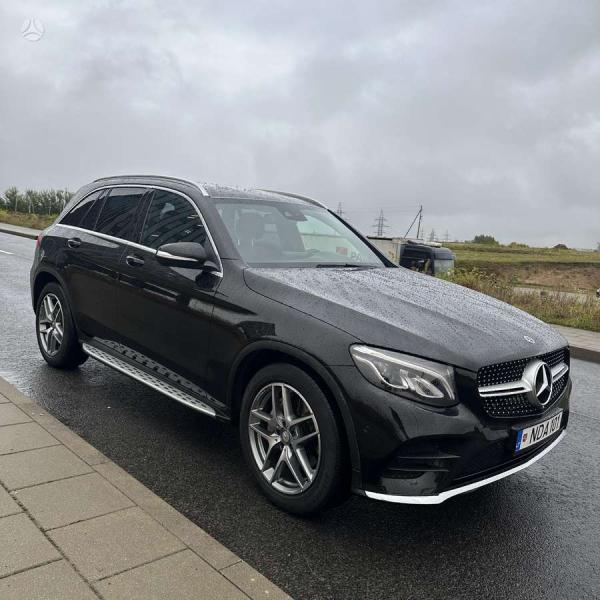 Black Mercedes-Benz GLC 220 2017 in Vilnius, with an engine capacity of 2.14 L and mileage of 144 thousand km for 21900 €, photo 4 on AUTOMOTO.COM.LV