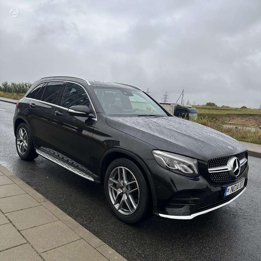 Black Mercedes-Benz GLC 220 2017 in Vilnius, with an engine capacity of 2.14 L and mileage of 144 thousand km for 21900 €, photo 4 on AUTOMOTO.COM.LV