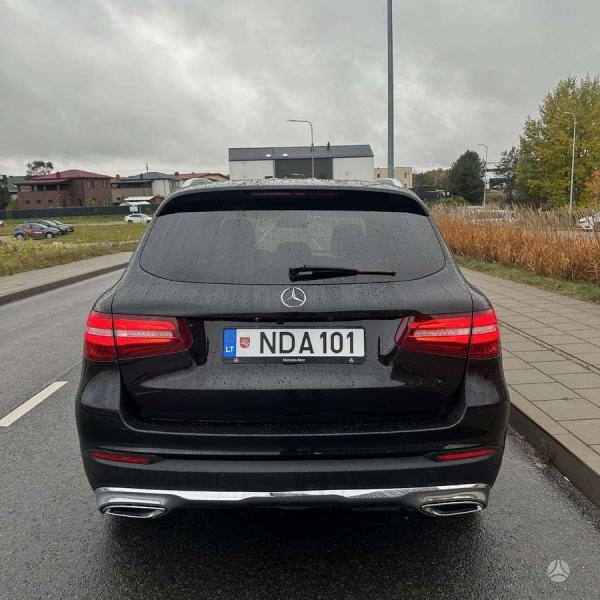 Black Mercedes-Benz GLC 220 2017 in Vilnius, with an engine capacity of 2.14 L and mileage of 144 thousand km for 21900 €, photo 6 on AUTOMOTO.COM.LV