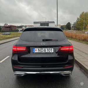 Black Mercedes-Benz GLC 220 2017 in Vilnius, with an engine capacity of 2.14 L and mileage of 144 thousand km for 21900 €, photo 6 on AUTOMOTO.COM.LV