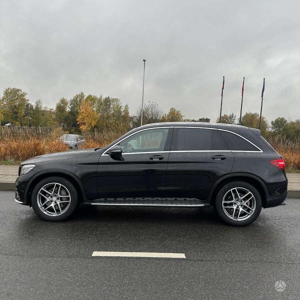 Black Mercedes-Benz GLC 220 2017 in Vilnius, with an engine capacity of 2.14 L and mileage of 144 thousand km for 21900 €, photo 7 on AUTOMOTO.COM.LV