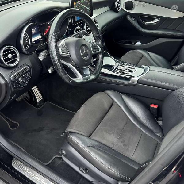 Black Mercedes-Benz GLC 220 2017 in Vilnius, with an engine capacity of 2.14 L and mileage of 144 thousand km for 21900 €, photo 8 on AUTOMOTO.COM.LV
