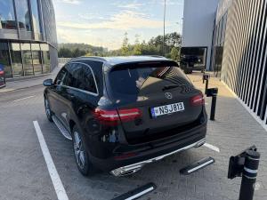 Black Mercedes-Benz GLC 220 2017 in Vilnius, with an engine capacity of 2.14 L and mileage of 157 thousand km for 21000 €, photo 5 on AUTOMOTO.COM.LV