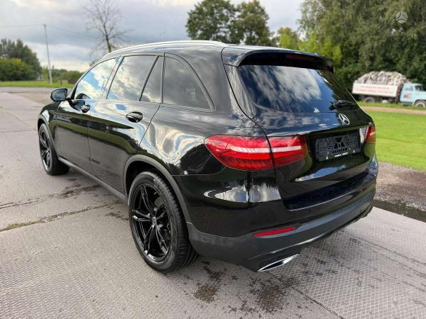 Mercedes-Benz GLC 220 2017 in Panevezys on AUTOMOTO.COM.LV Black Mercedes-Benz GLC 220 2017 in Panevezys, with an engine capacity of 2.14 L and mileage of 227 thousand km for 17999 €, photo 9 on AUTOMOTO.COM.LV