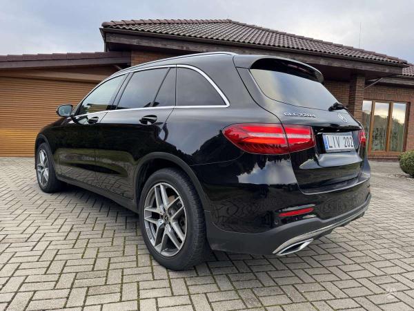 Black Mercedes-Benz GLC 220 2018 in Klaipeda, with an engine capacity of 2.14 L and mileage of 95 thousand km for 30900 €, photo 1 on AUTOMOTO.COM.LV