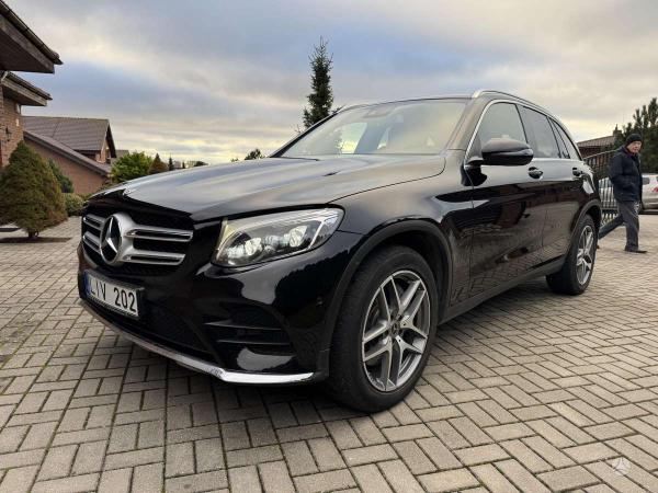 Black Mercedes-Benz GLC 220 2018 in Klaipeda, with an engine capacity of 2.14 L and mileage of 95 thousand km for 30900 €, photo 2 on AUTOMOTO.COM.LV