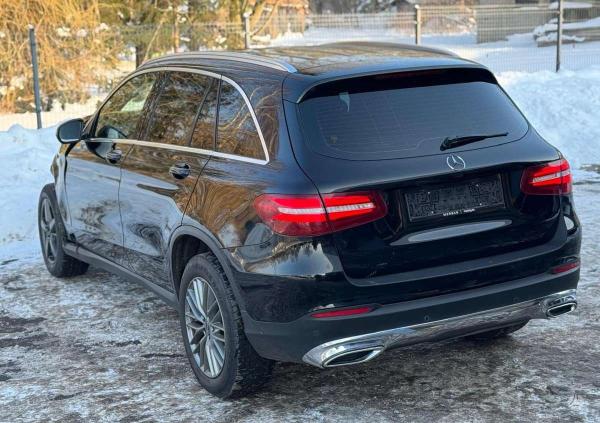 Black Mercedes-Benz GLC 220 2018 in Vievis, with an engine capacity of 2.14 L and mileage of 123 thousand km for 8500 €, photo 3 on AUTOMOTO.COM.LV
