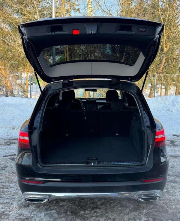 Black Mercedes-Benz GLC 220 2018 in Vievis, with an engine capacity of 2.14 L and mileage of 123 thousand km for 8500 €, photo 5 on AUTOMOTO.COM.LV