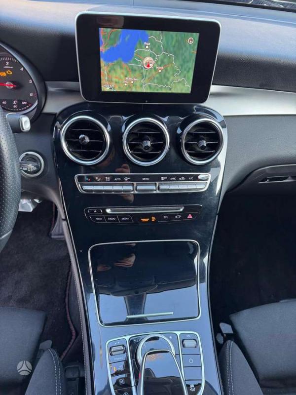 Black Mercedes-Benz GLC 220 2018 in Vievis, with an engine capacity of 2.14 L and mileage of 123 thousand km for 8500 €, photo 10 on AUTOMOTO.COM.LV