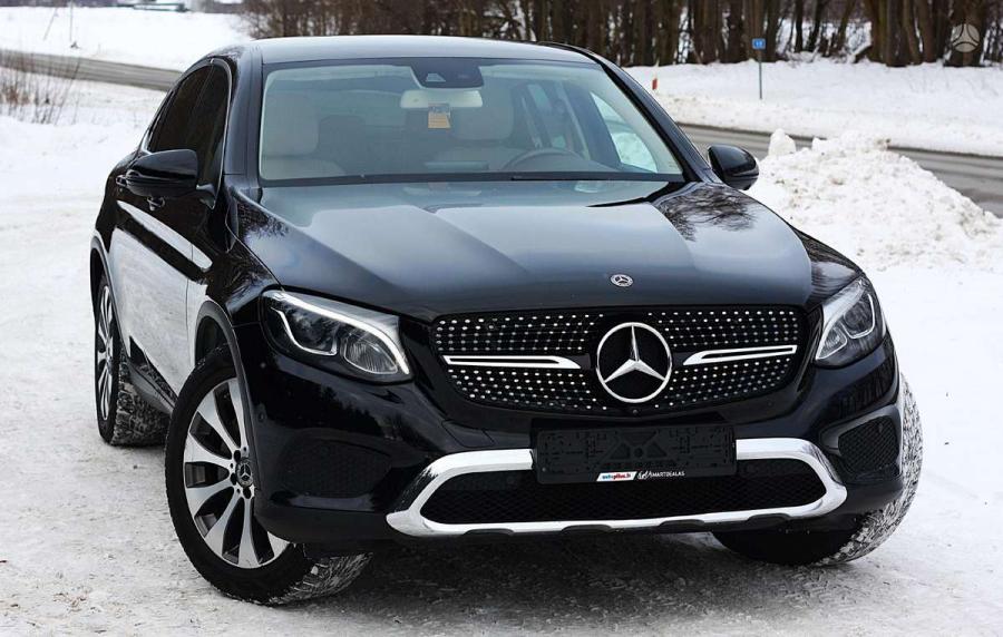 Black Mercedes-Benz GLC 220 2018 in Kretinga, with an engine capacity of 2.14 L and mileage of 120 thousand km for 29799 €, photo 1 on AUTOMOTO.COM.LV