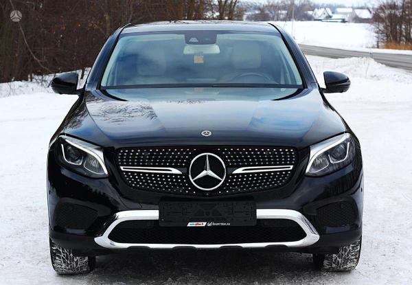 Melns Mercedes-Benz GLC 220 2018 Kretinga, ar dzinēja tilpumu 2.14 L un nobraukumu 120 tūkst. km par 29799 €, foto 2 vietnē AUTOMOTO.COM.LV