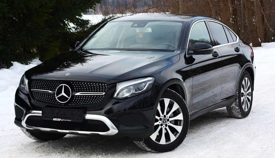 Black Mercedes-Benz GLC 220 2018 in Kretinga, with an engine capacity of 2.14 L and mileage of 120 thousand km for 29799 €, photo 4 on AUTOMOTO.COM.LV