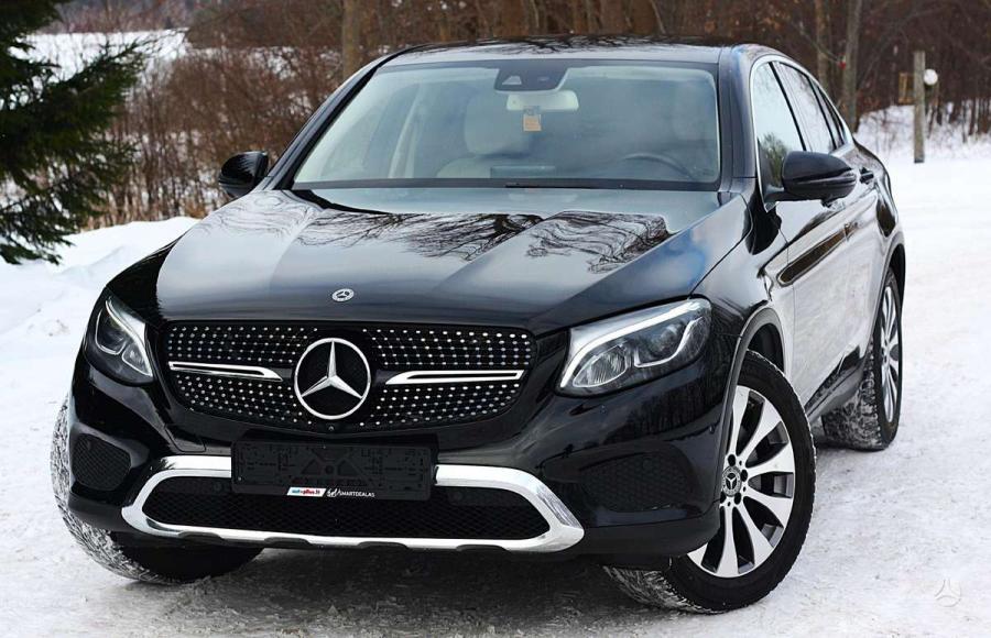 Black Mercedes-Benz GLC 220 2018 in Kretinga, with an engine capacity of 2.14 L and mileage of 120 thousand km for 29799 €, photo 5 on AUTOMOTO.COM.LV