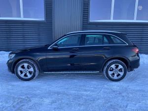 Black Mercedes-Benz GLC 220 2018 in Taurage, with an engine capacity of 2.14 L and mileage of 301 thousand km for 9200 €, photo 4 on AUTOMOTO.COM.LV