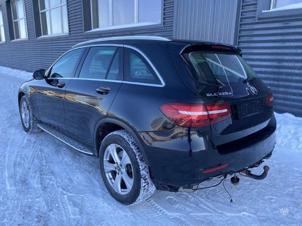 Melns Mercedes-Benz GLC 220 2018 Tauragė, ar dzinēja tilpumu 2.14 L un nobraukumu 301 tūkst. km par 9200 €, foto 5 vietnē AUTOMOTO.COM.LV