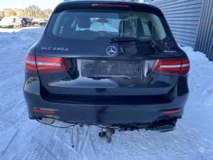 Black Mercedes-Benz GLC 220 2018 in Taurage, with an engine capacity of 2.14 L and mileage of 301 thousand km for 9200 €, photo 6 on AUTOMOTO.COM.LV