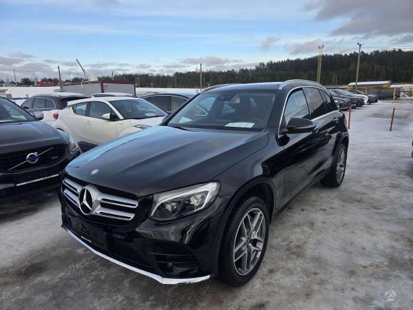 Black Mercedes-Benz GLC 220 2018 in Vilnius, with an engine capacity of 2.20 L and mileage of 220 thousand km for 19950 €, photo 3 on AUTOMOTO.COM.LV
