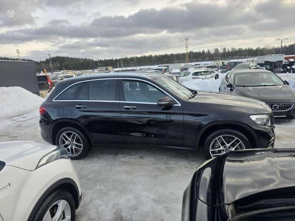 Black Mercedes-Benz GLC 220 2018 in Vilnius, with an engine capacity of 2.20 L and mileage of 220 thousand km for 19950 €, photo 10 on AUTOMOTO.COM.LV