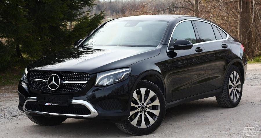 Black Mercedes-Benz GLC 220 2018 in Petrikaiciai, with an engine capacity of 2.10 L and mileage of 120 thousand km for 28799 €, photo 3 on AUTOMOTO.COM.LV