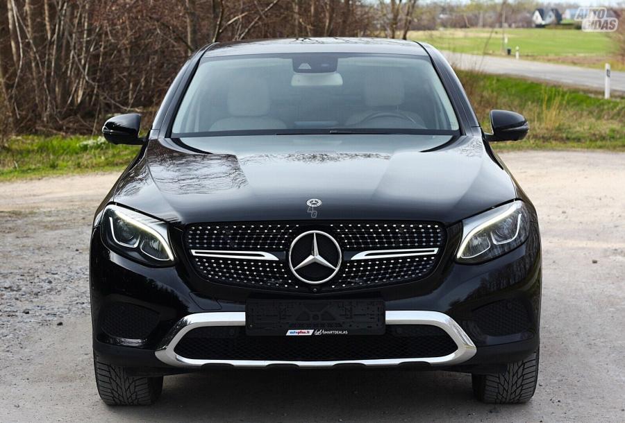 Black Mercedes-Benz GLC 220 2018 in Petrikaiciai, with an engine capacity of 2.10 L and mileage of 120 thousand km for 28799 €, photo 5 on AUTOMOTO.COM.LV