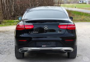 Black Mercedes-Benz GLC 220 2018 in Petrikaiciai, with an engine capacity of 2.10 L and mileage of 120 thousand km for 28799 €, photo 13 on AUTOMOTO.COM.LV
