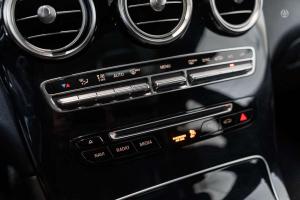 Черный Мерседес ГЛЦ 220 2018 в Вильнюс, объемом двигателя 2.14 л и пробегом 108 тыс. км за 24900 €, фото 22 на AUTOMOTO.COM.LV