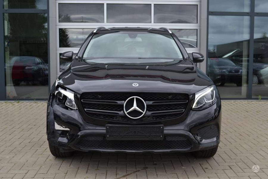 Melns Mercedes-Benz GLC 220 2018 Viļņa, ar dzinēja tilpumu 2.14 L un nobraukumu 195 tūkst. km par 16900 €, foto 4 vietnē AUTOMOTO.COM.LV