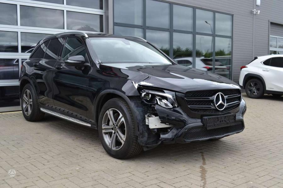 Melns Mercedes-Benz GLC 220 2018 Viļņa, ar dzinēja tilpumu 2.14 L un nobraukumu 195 tūkst. km par 16900 €, foto 5 vietnē AUTOMOTO.COM.LV