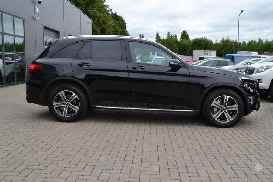 Melns Mercedes-Benz GLC 220 2018 Viļņa, ar dzinēja tilpumu 2.14 L un nobraukumu 195 tūkst. km par 16900 €, foto 19 vietnē AUTOMOTO.COM.LV